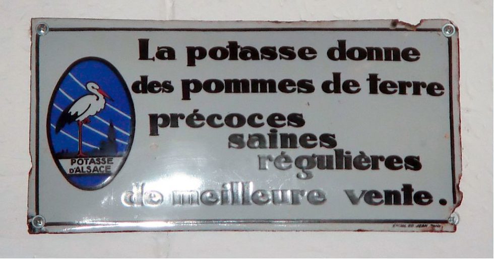 Plaque rectangulaire avec sentence. - Musées Grand-Est