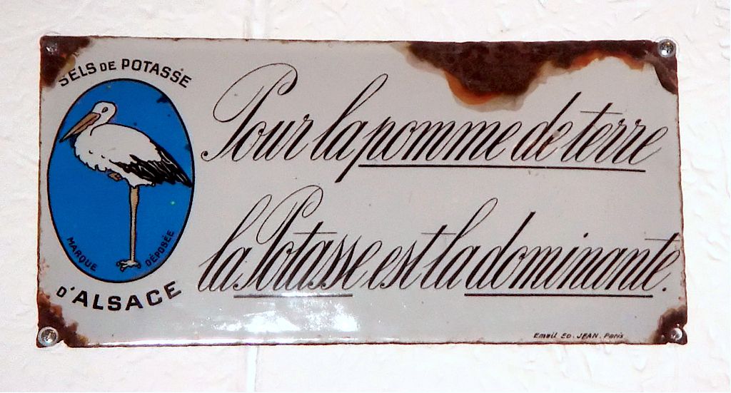 Plaque rectangulaire avec sentence. - Musées Grand-Est